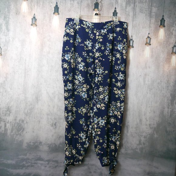 Maison Jules | Pants & Jumpsuits | Maison Jules Navy Blue Floral Pants ...